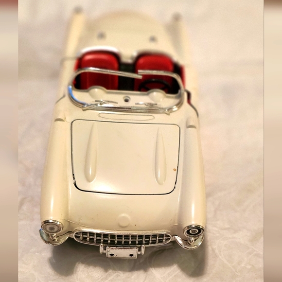 Burago | Other | Burago 24 Scale 1957 Chevy Corvette Convertible White ...